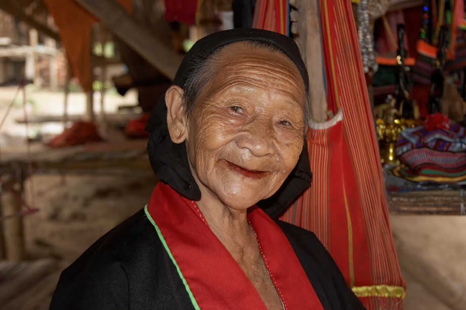 Humans World | Padaung People