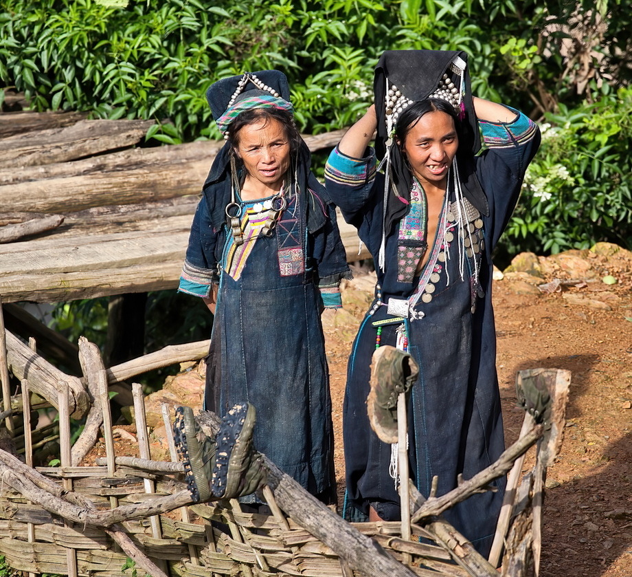 Humans World | Akha People