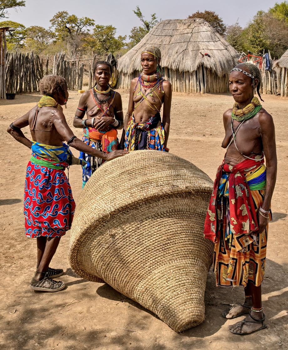 Humans World | Gambue People