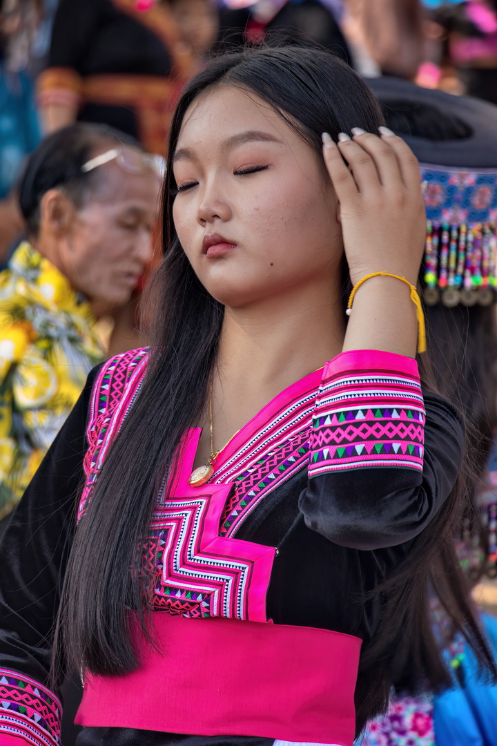 Humans World | Hmong People