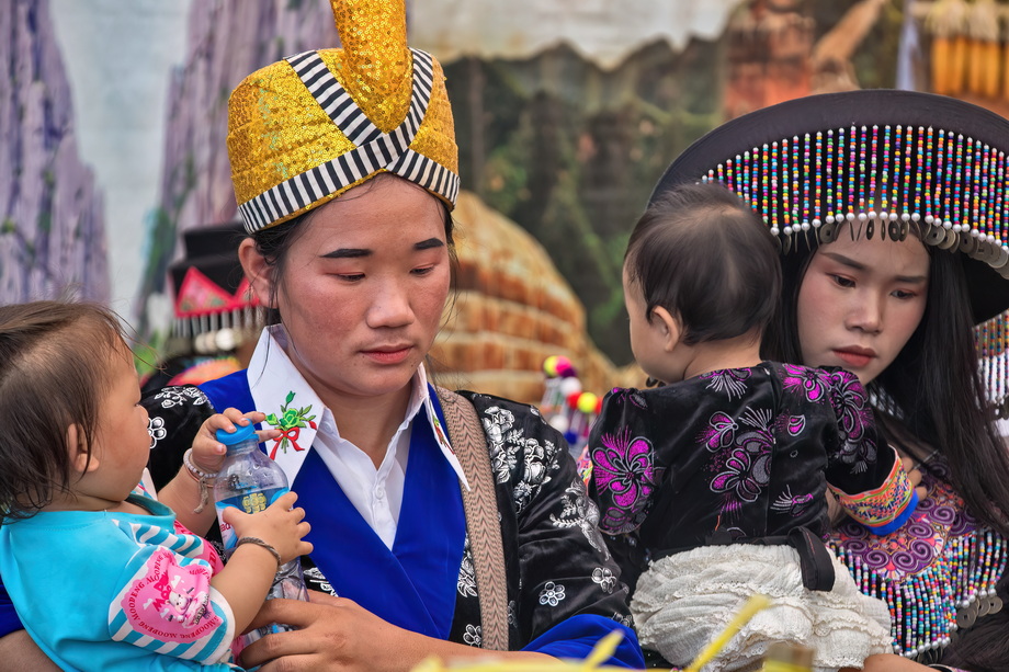 Humans World | Hmong People